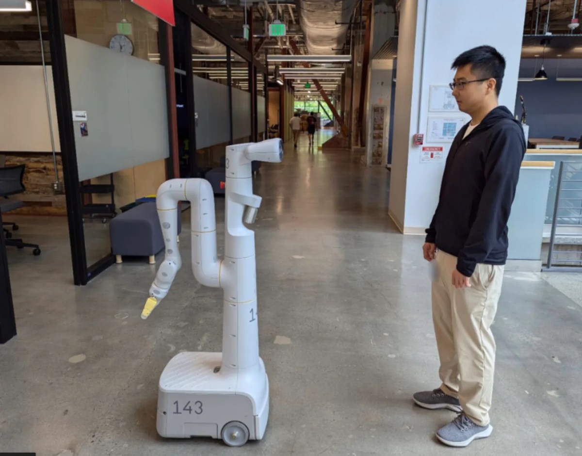 Watch a Robot Navigate the Google DeepMind Offices Using Gemini - Learn ...
